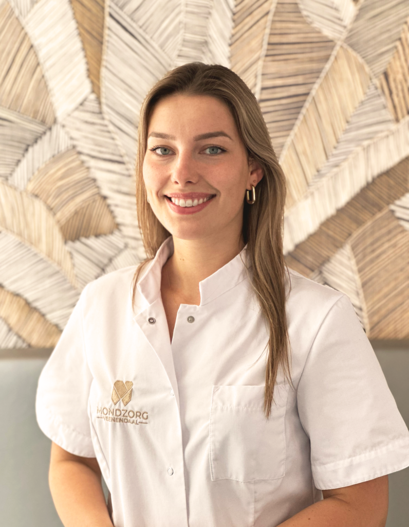 Dineke - Mondzorg Veenendaal